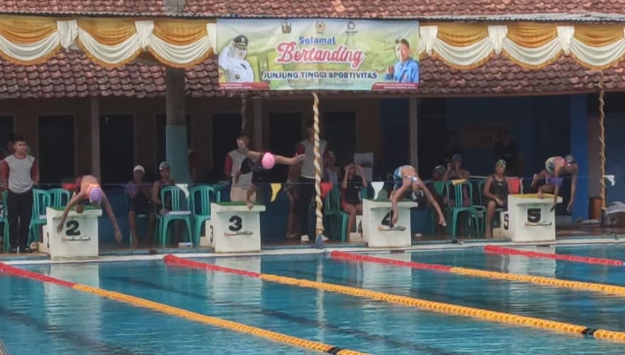 Ratusan Atlet Luar Jateng Perebutkan Kejuaraan Renang Akuatik Cup III ...