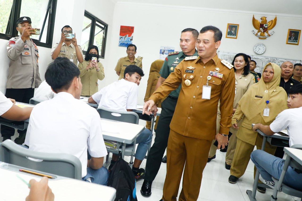 Pertama di Indonesia, Pemprov Jateng Gratiskan Siswa Miskin di Sekolah Swasta