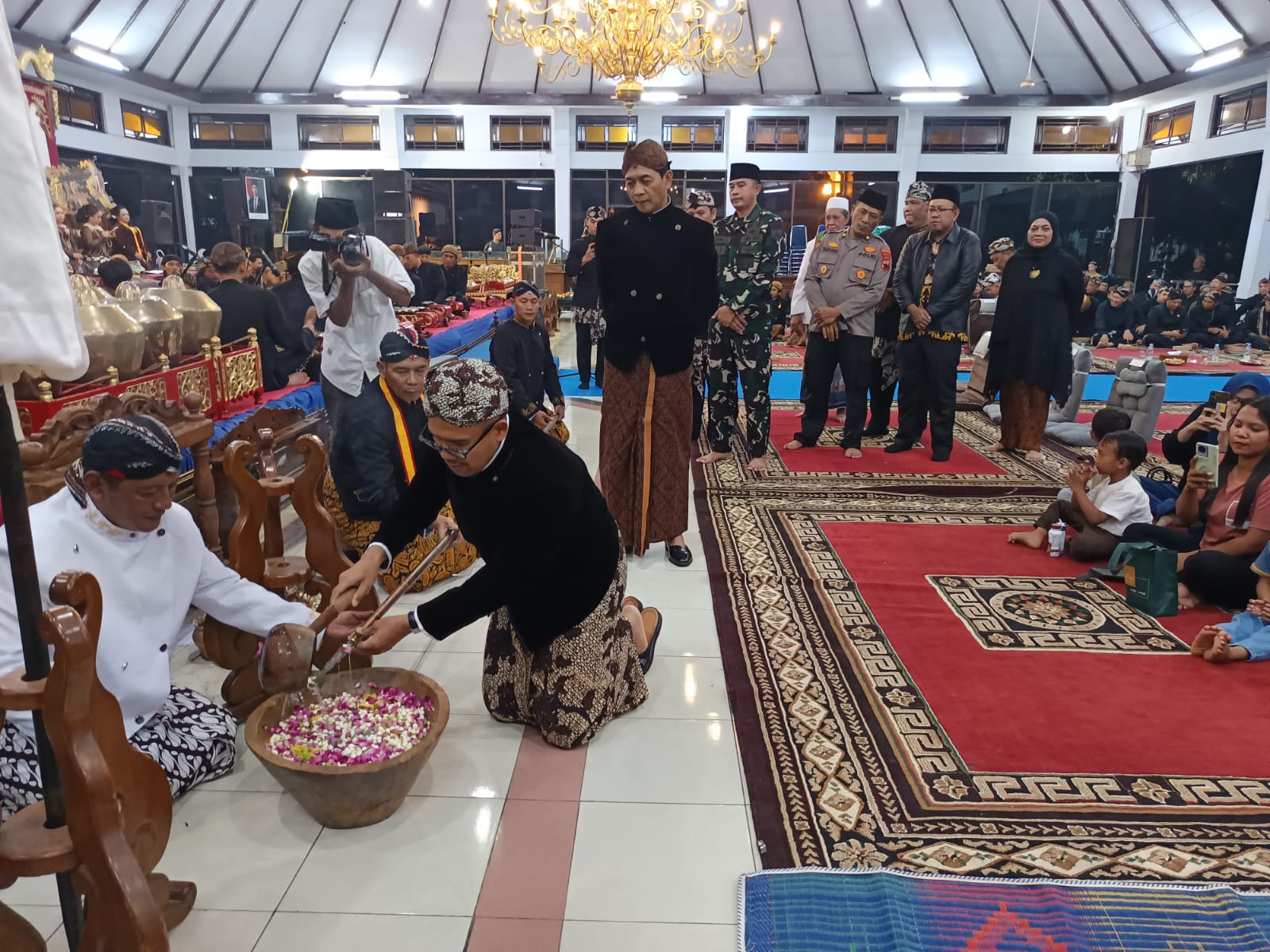 Dibuka untuk Umum, Faiz Kecil Akhirnya Menyaksikan Bupati Faiz Menjamas ...