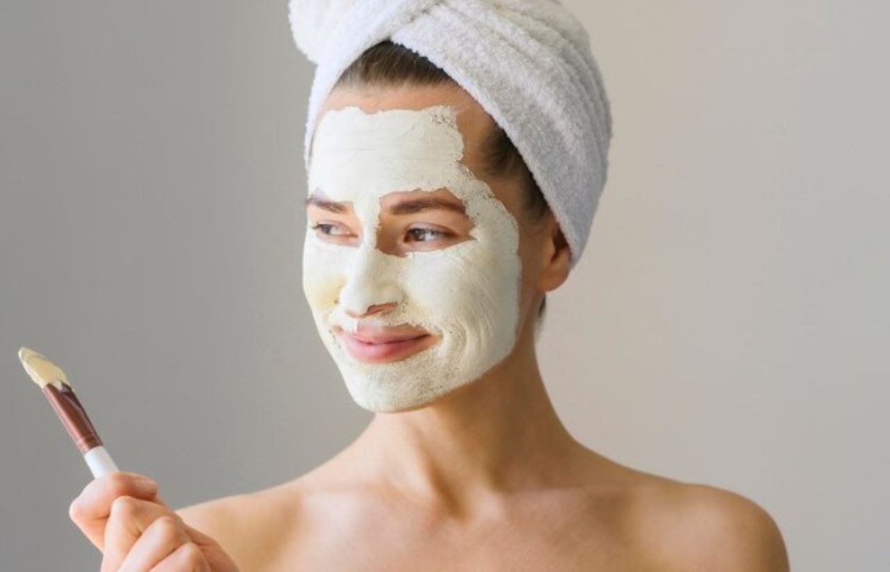 2 Bahan Alami yang Bisa Mengatasi Kulit Kering Saat Puasa, Begini DIY Maskernya!