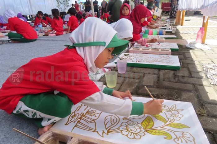 Ratusan Siswa PAUD Lomba Nyolet